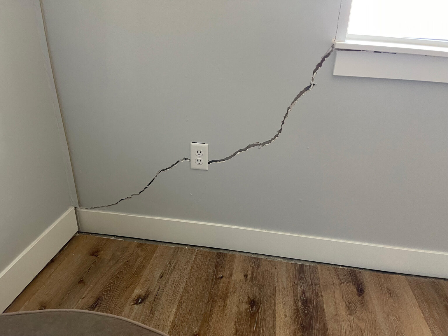 Push Piers - Settling Foundation Repair - Anchored Walls